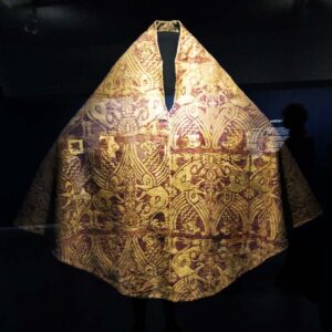 Golden Thread: The Art of Dressing from North Africa to the Far East ...