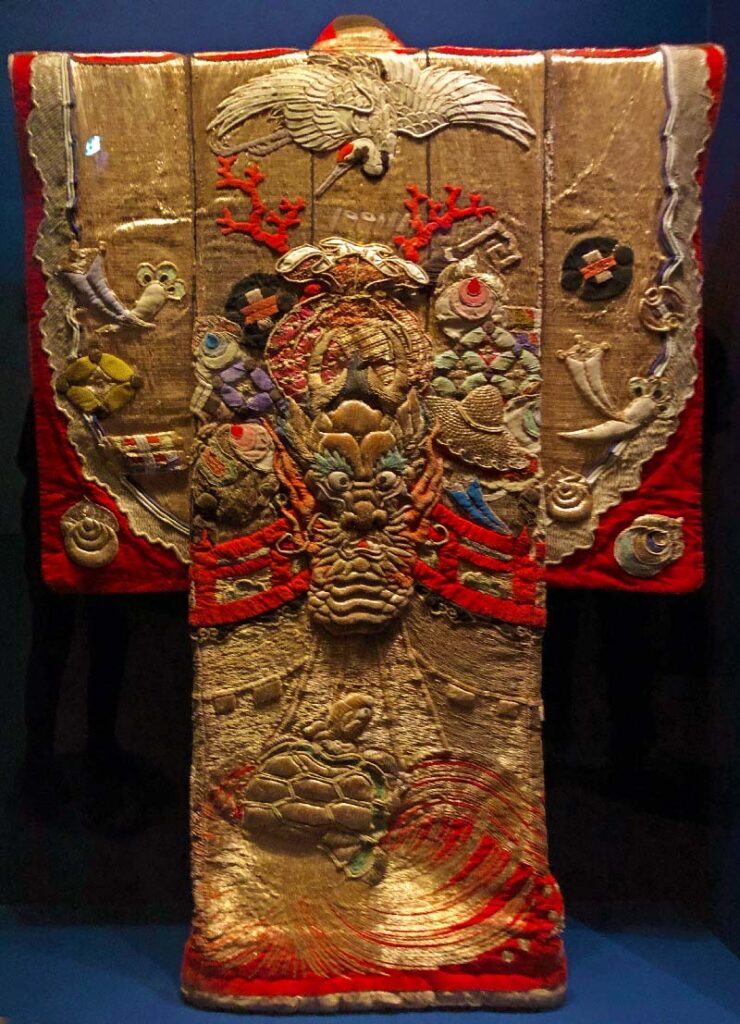 Golden Thread: The Art of Dressing from North Africa to the Far East ...