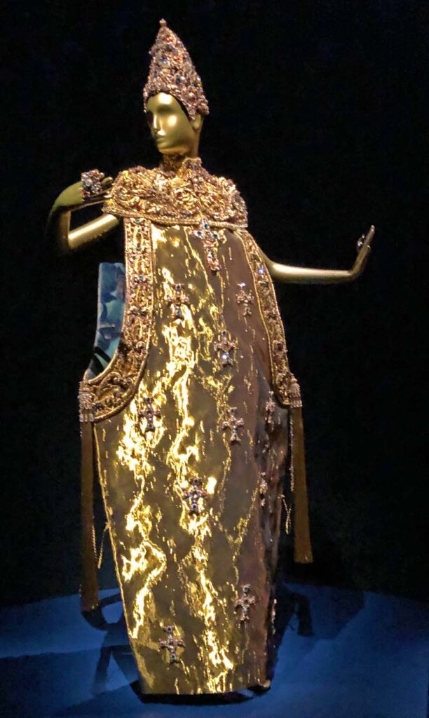 Golden Thread: The Art of Dressing from North Africa to the Far East ...
