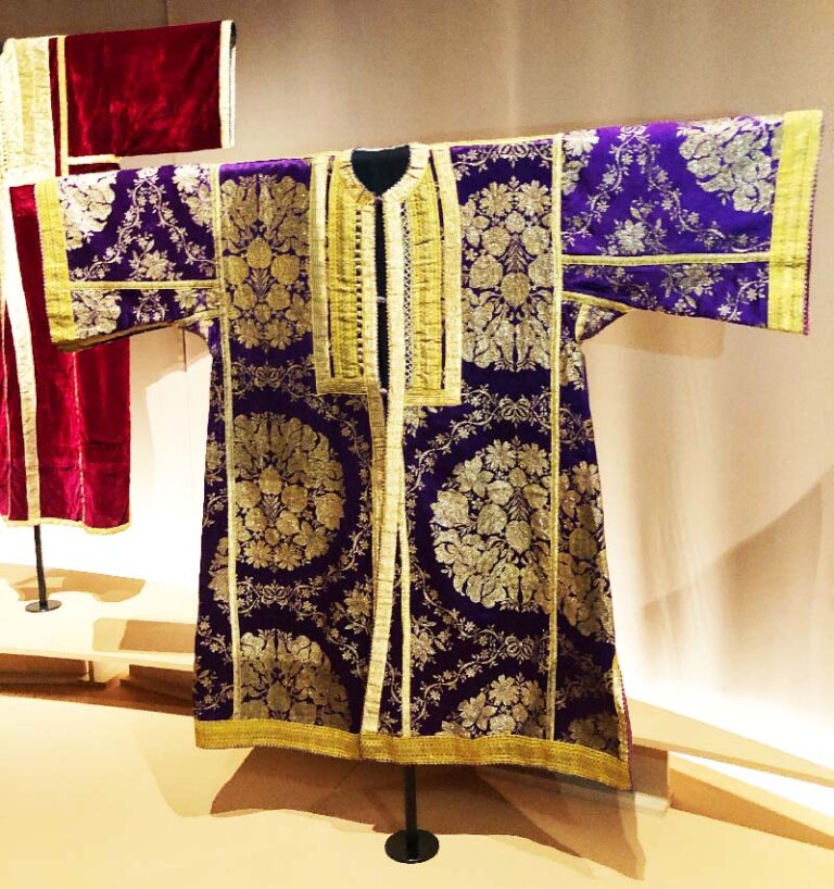 Golden Thread: The Art of Dressing from North Africa to the Far East ...