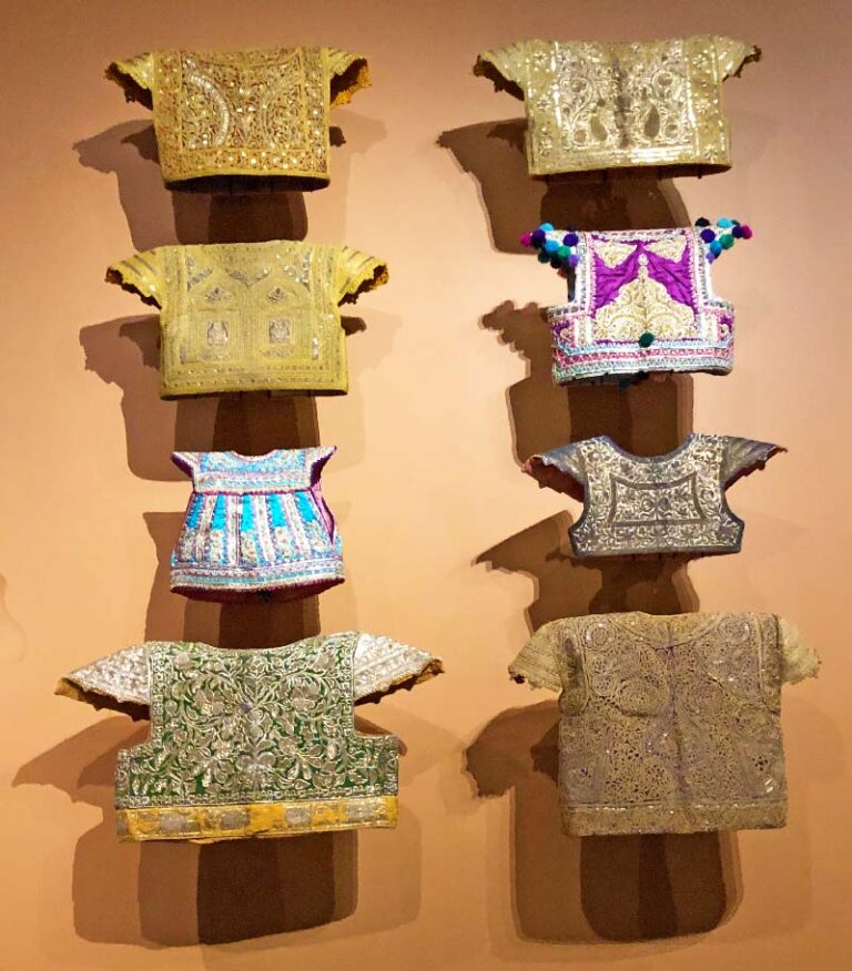 Golden Thread: The Art of Dressing from North Africa to the Far East ...