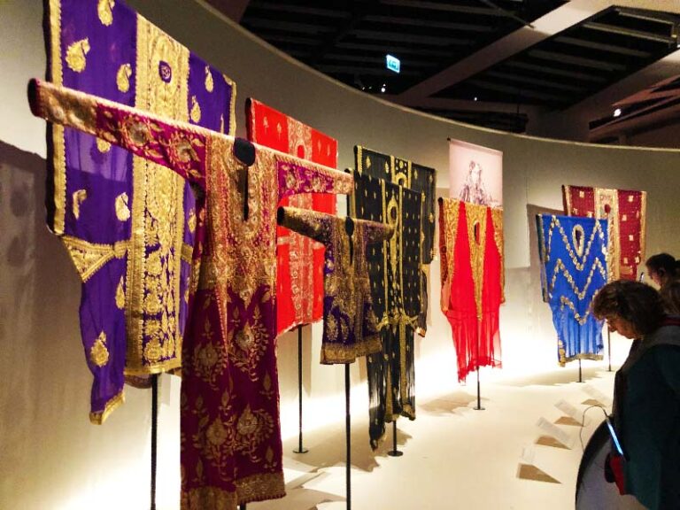 Golden Thread: The Art of Dressing from North Africa to the Far East ...